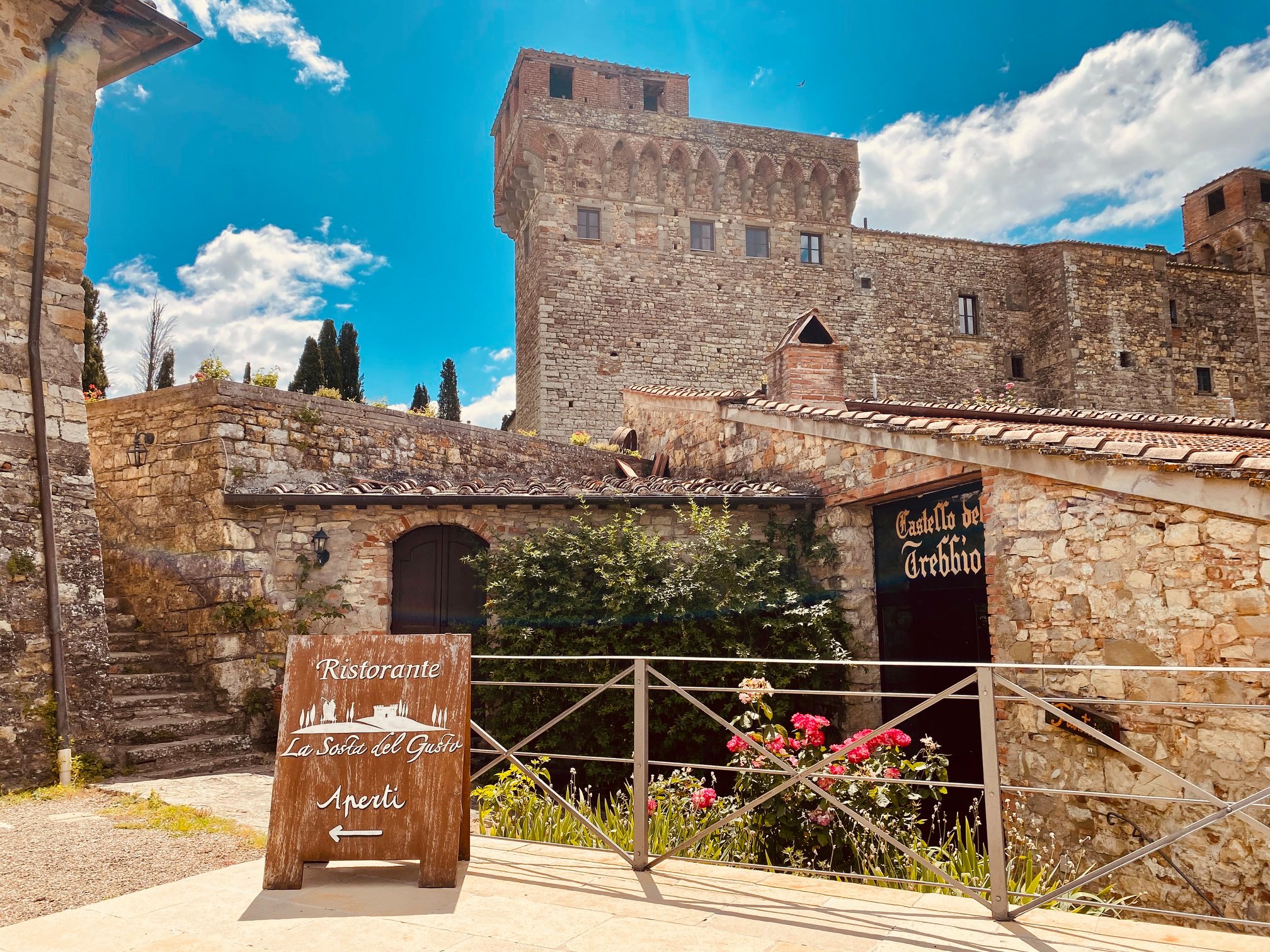 CASTELLO DEL TREBBIO : TOUR TRA STORIA E VINO + ESPERIENZA MASTERCHEF